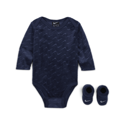 NIKE公式】ナイキ ベビー ベロア スウッシュ ツーピース ボディ NIKE公式】ナイキ ベビー ベロア スウッシュ ツーピース ボディ